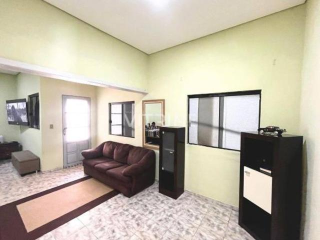 Casa 4 Qts, Ac. Troca em Casa de Maior Valor !