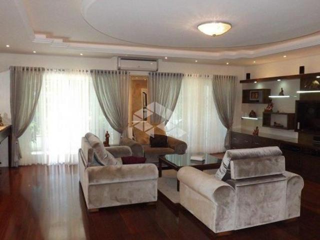 Casa 545m², 4 dormitórios, sendo 2 suítes, localizado no centro de Canela