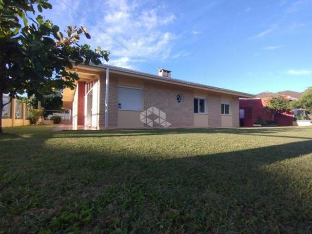Casa 5 dorm 3 suites 1 qdra do mar 4 vagas