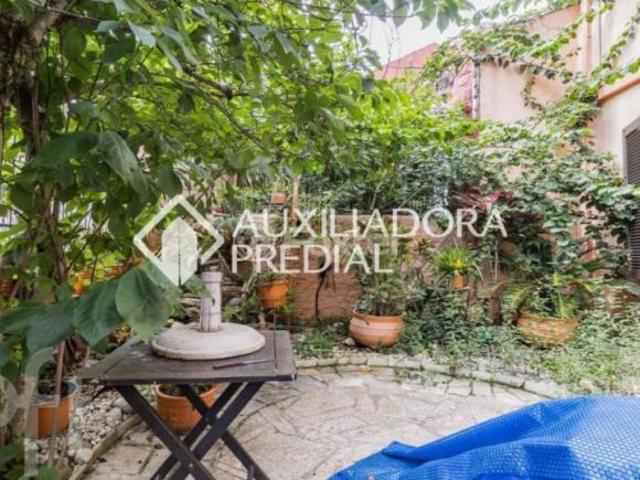Casa, 5 dormitórios, 200 m², em Petrópolis