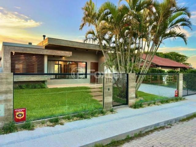 Casa, 5 dormitórios, 234 m², em Centro