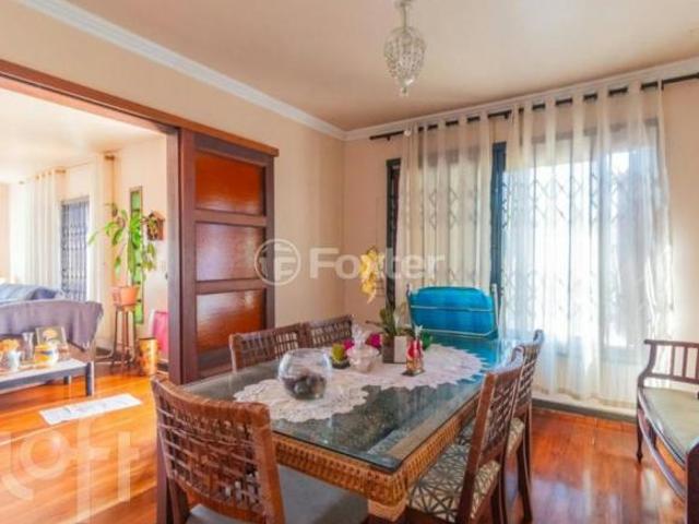 Casa, 5 dormitórios, 235 m², em Teresópolis
