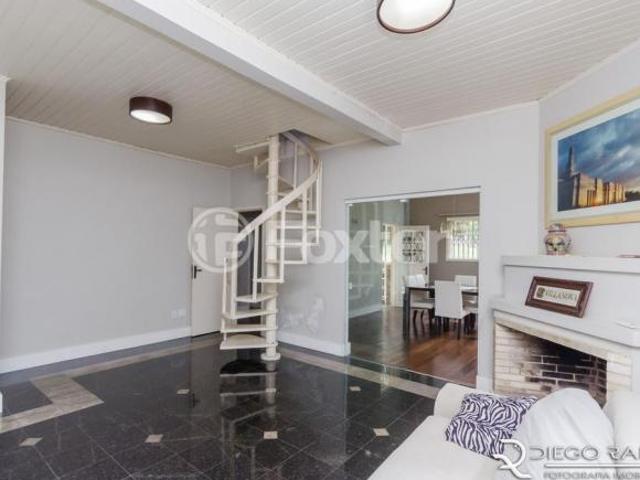 Casa, 5 dormitórios, 250 m², em Lomba do Pinheiro