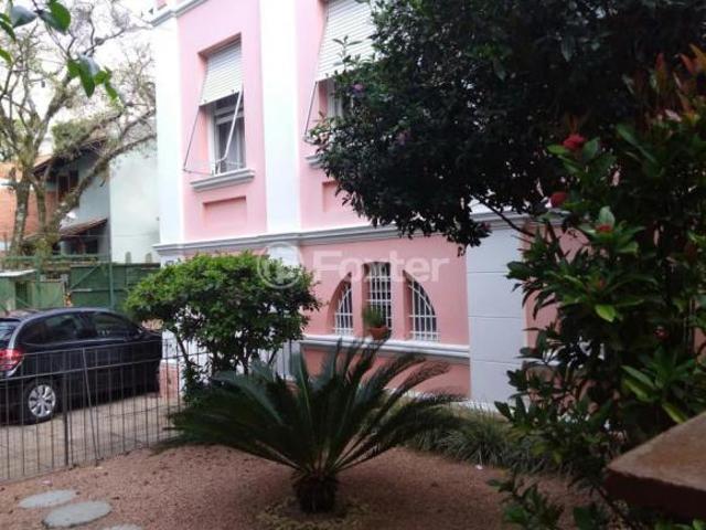 Casa, 5 dormitórios, 282 m², em Teresópolis
