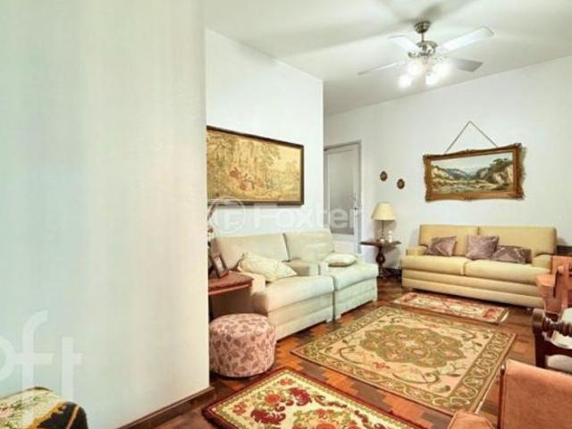 Casa, 5 dormitórios, 297 m², em Menino Deus