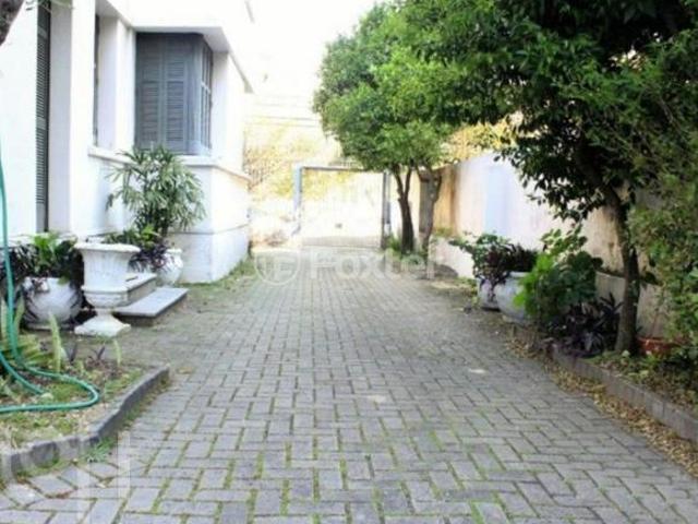 Casa, 5 dormitórios, 290 m², em Menino Deus