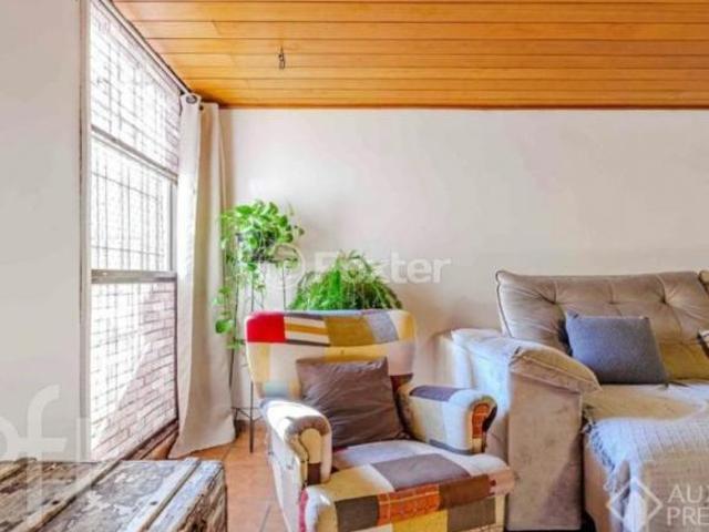 Casa, 5 dormitórios, 320 m², em Teresópolis