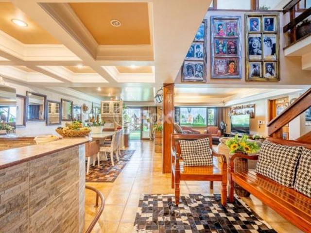 Casa, 5 dormitórios, 321 m², em Medianeira