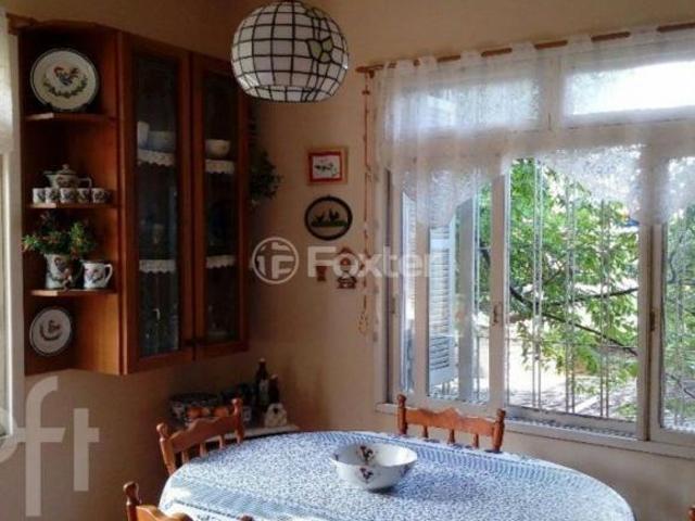 Casa, 5 dormitórios, 420 m², em Menino Deus
