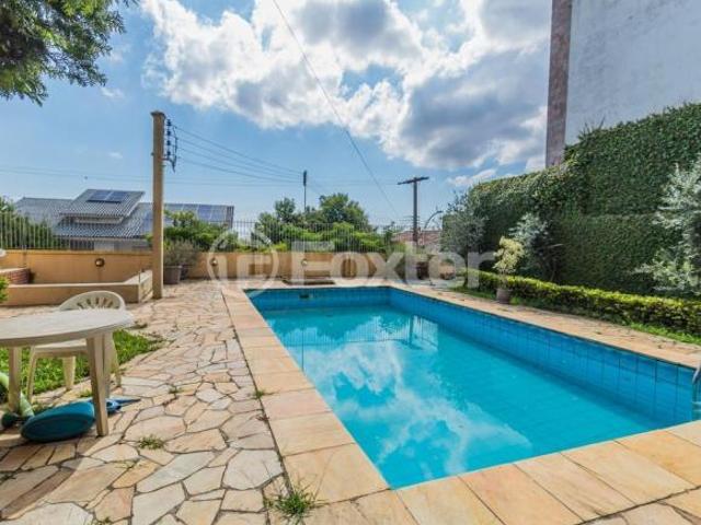 Casa, 5 dormitórios, 445 m², em Teresópolis