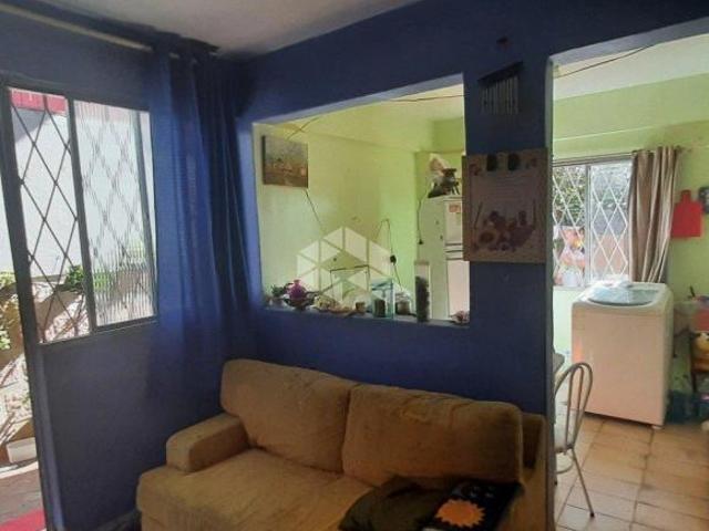 Casa 5 dormitórios com pátio e garagem
