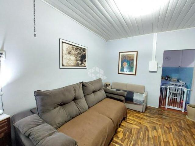 Casa 5 Dormitórios com 450m² privativos bairro Cristal em Porto Alegre
