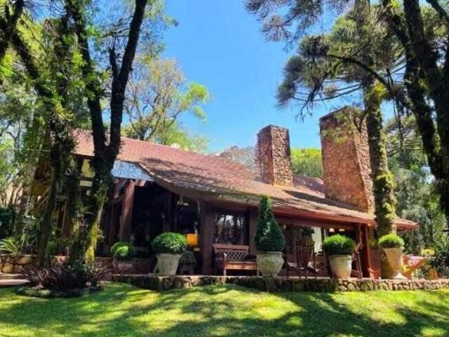 CASA 5 DORMITÓRIOS EM CONDOMINIO