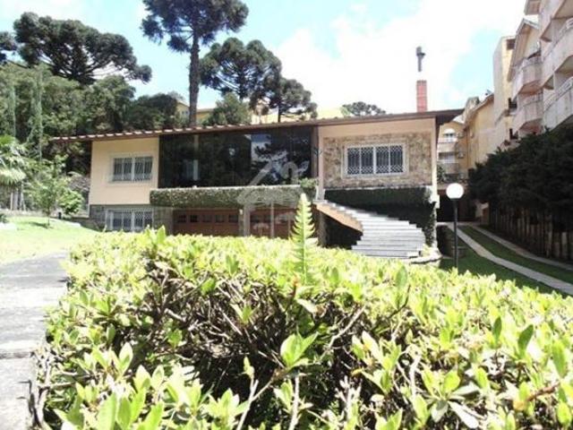 CASA 5 DORMITÓRIOS NO CENTRO DE CANELA