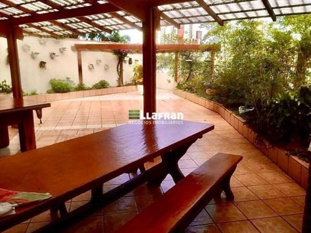 Casa 5 dormitórios no Parque Assunção