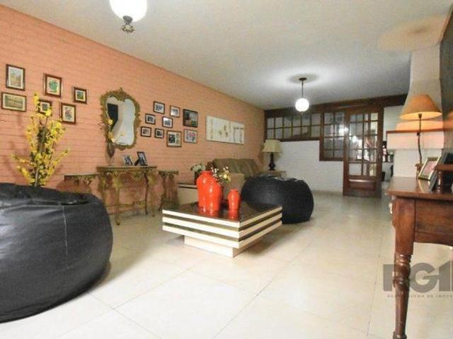 CASA 5 dorms. 3 vagas 290 m² MENINO DEUS