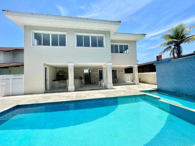 Casa 5 suites alto padrão enseada Granvile, 14 pessoas, piscina,chur