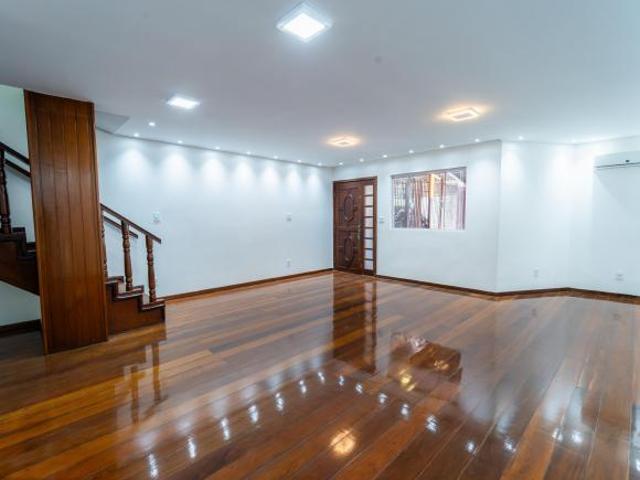 CASA 5 SUÍTES LOTE VAZADO