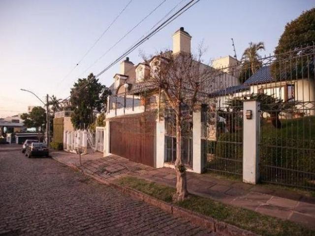 Casa 5 Suítes/ Três Figueiras