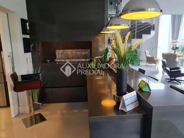 CASA 5 SUÍTES, 4 VAGAS, ELEVADOR, ALTO PADRÃO, DECORADA EM CAPÃO DA CANOA