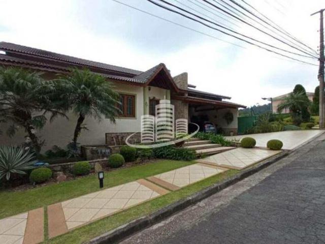 Casa 5 suítes, 8 vagas, 700m² Condomínio Horto Florestal, SP