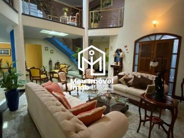 Casa 5 Quartos 5 Suítes 4 Vagas 800 m² Área de Serviço Copa