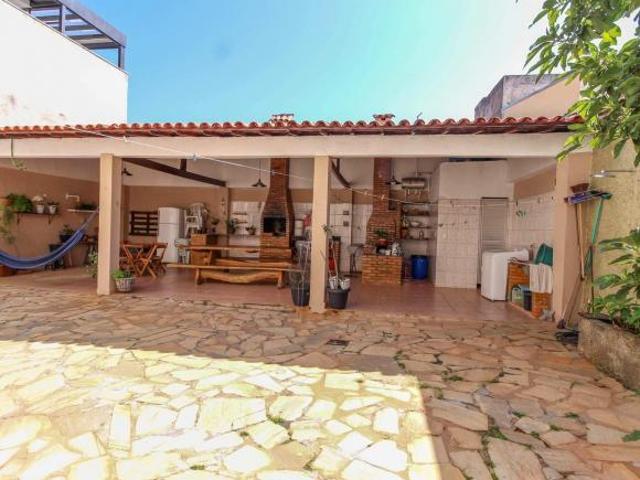 Casa, 5 quartos, 1 suite, 5 vagas