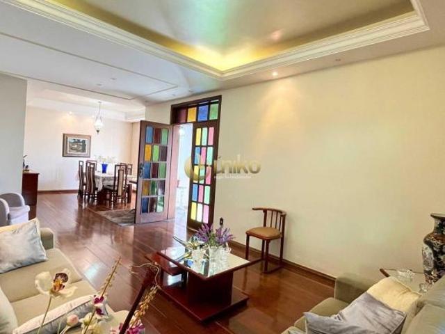 Casa, 5 quartos, 2 suites, 4 vagas