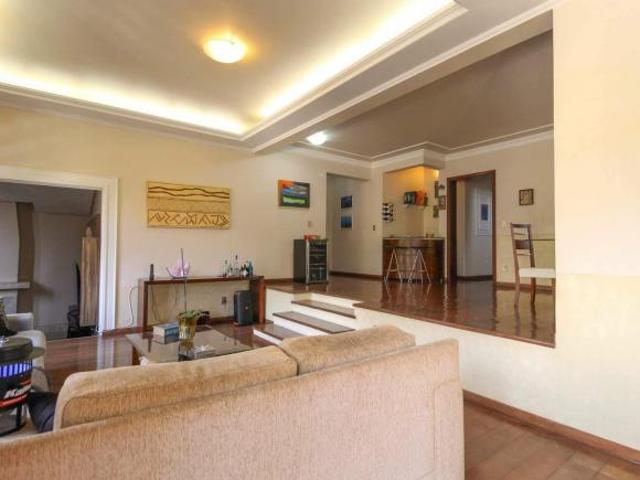 Casa, 5 quartos, 2 suites, 4 vagas