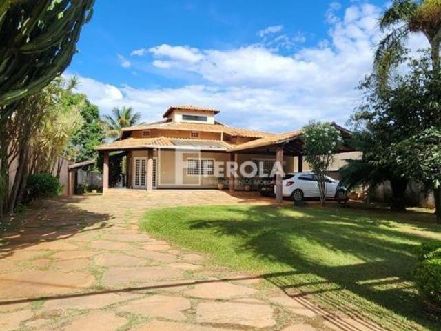 CASA, 5 QUARTOS, VARANDA, ARMARIOS