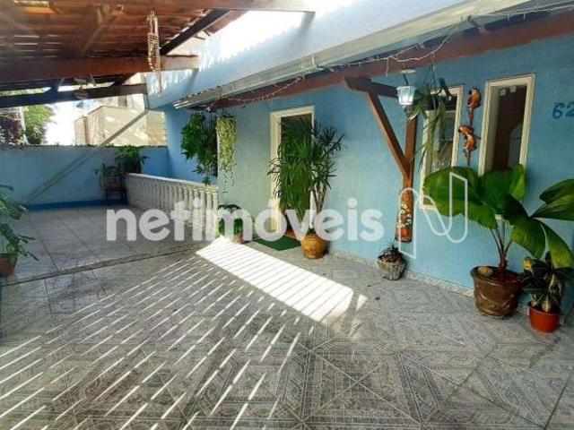 Casa 5 Quartos à Venda no Planalto – Ampla, com Quintal e Pomar