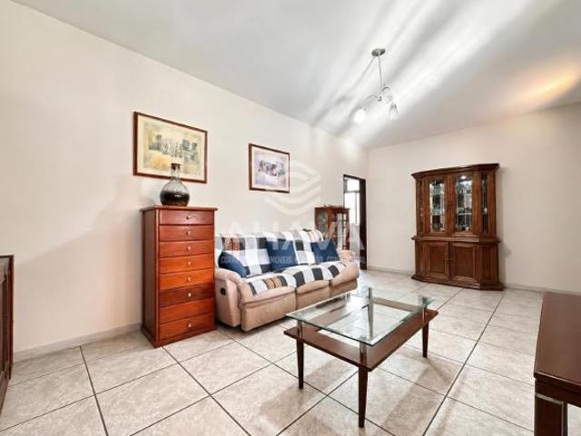 Casa 5 Quartos sendo 2 Suítes Closet 4 Vagas de garagem Próximo a Isabel Bueno
