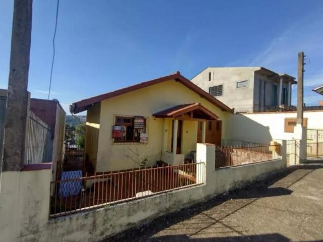 CASA 5D frente e fundos no bairro PARTENON em Porto Alegre CA528