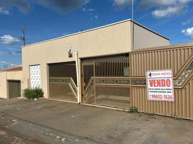 Casa 5Q a venda 2 Suítes c/ piscina Casa de Rua com 5 Quarto s por R$ 790000.00 no setor Vila Jar