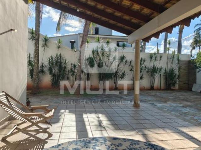 Casa para venda em Jardim Karaíba, Uberlândia