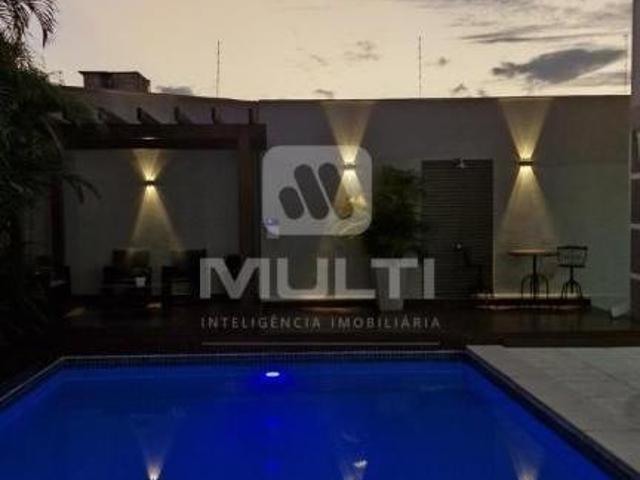 Casa para venda em Tabajaras, Uberlândia