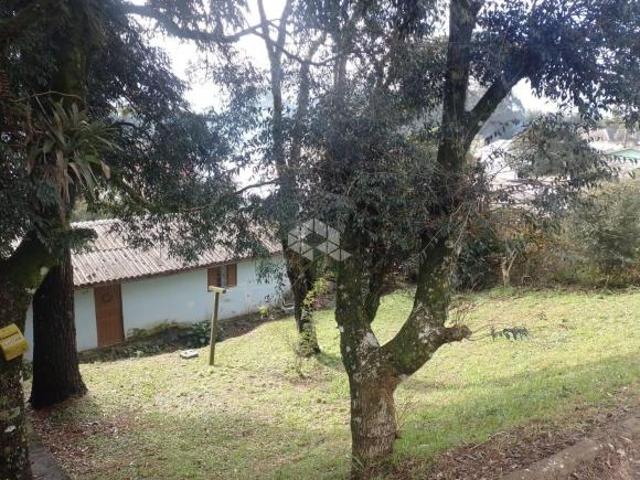 casa 62m², com terreno 587,20m², com 2 frentes, localizado na rua Dona Francisca, bairro Carniel