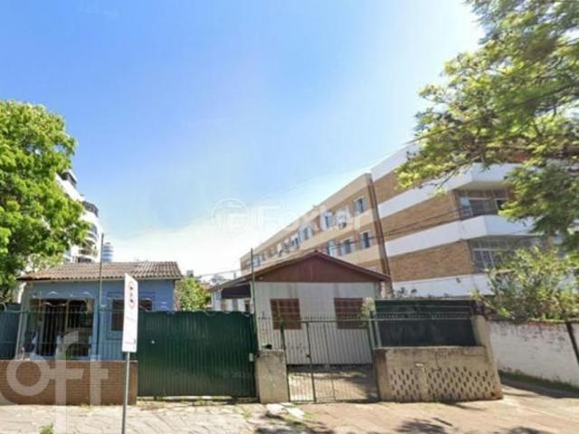 Casa, 6 dormitórios, 1332.8 m², em Menino Deus