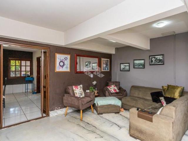 Casa 6 dormitórios, 1 suíte com hidromassagem, salão de festas com churrasqueira, Estância Velha/Can