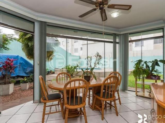 Casa, 6 dormitórios, 240 m², em Sarandi