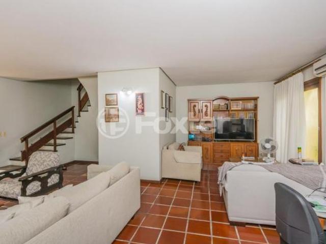 Casa, 6 dormitórios, 261 m², em Petrópolis