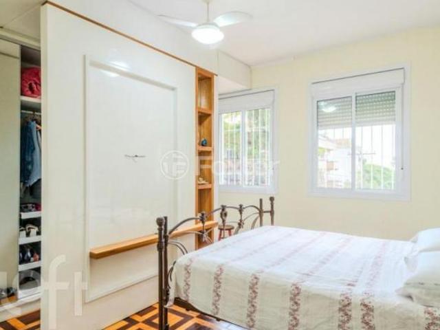 Casa, 6 dormitórios, 273 m², em Menino Deus