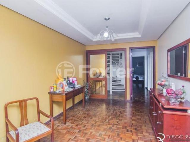 Casa, 6 dormitórios, 350 m², em Petrópolis