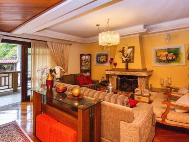CASA 6 DORMITÓRIOS, NA VILA ASSUNÇÃO!