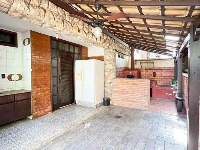 Casa, 6 quartos, 3 suites, 10 vagas