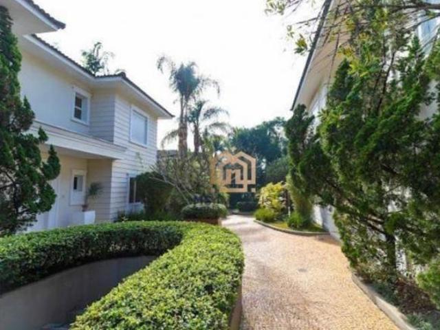 CASA 710m² 4 Quartos sendo 4 suítes á VENDA por R$ 9.000.000 ou ALUGUEL por R$ 50.000/mês Jardim P