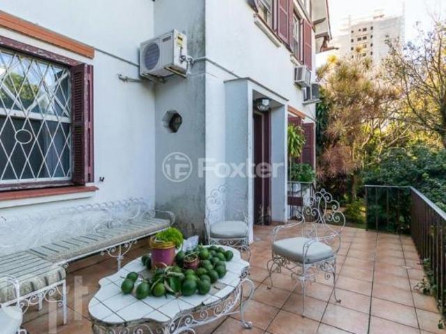 Casa, 7 dormitórios, 300 m², em Rio Branco