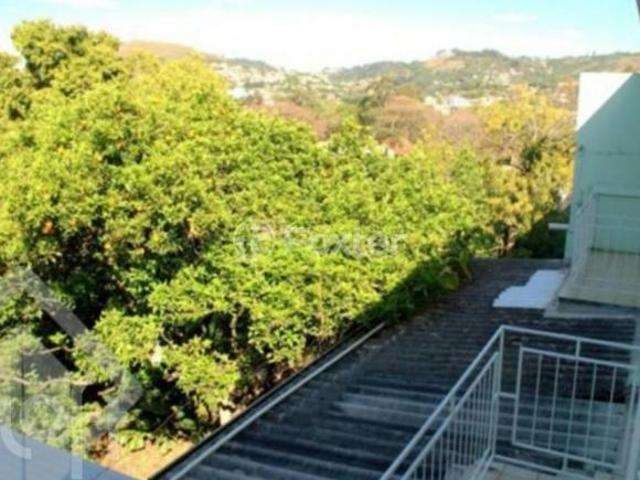 Casa, 7 dormitórios, 300 m², em Teresópolis