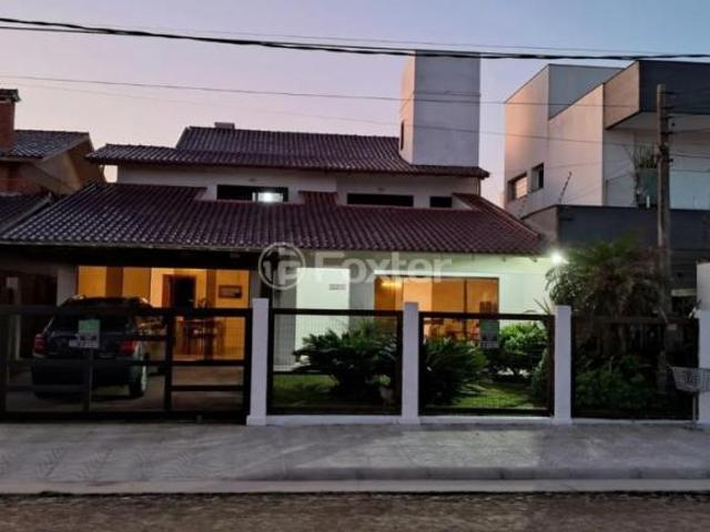 Casa, 7 dormitórios, 380 m², em Centro