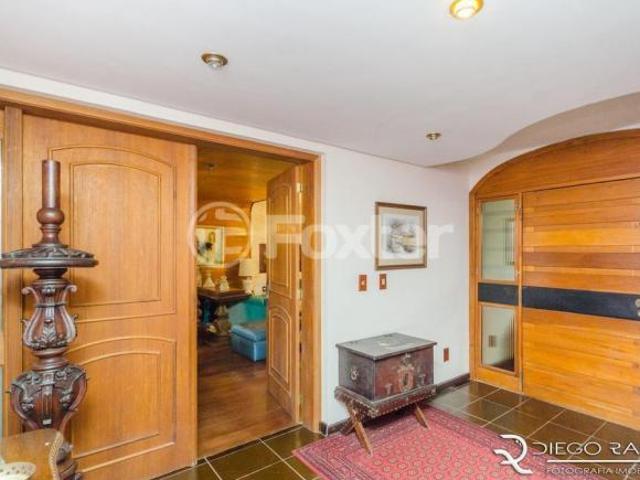 Casa, 7 dormitórios, 477 m², em Cristal